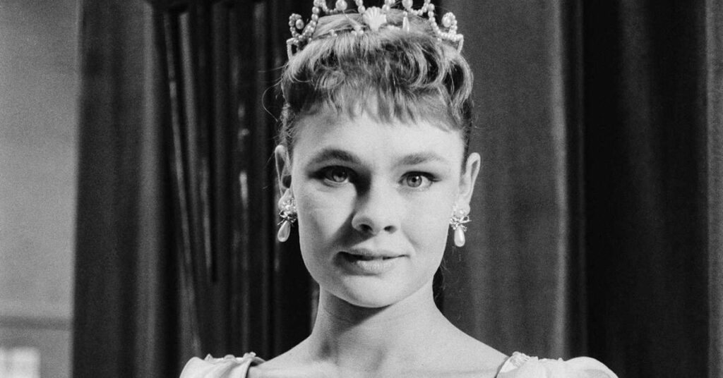 Top 10 Famous British Actors of All Time - ClariuHub